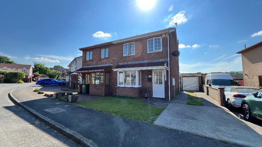 3 Bedroom Semi-Detached For Sale in Treharris, CF46 6JB | George Estates